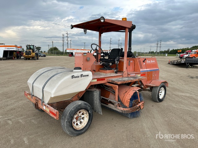 2001 Broce RJ350 Self-Propelled Broom | Ritchie Bros. Auctioneers