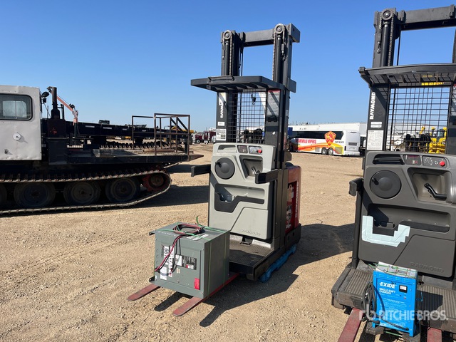2011 Raymond 540-OPC30TT 3000 lb Order Picker | Ritchie Bros. Auctioneers