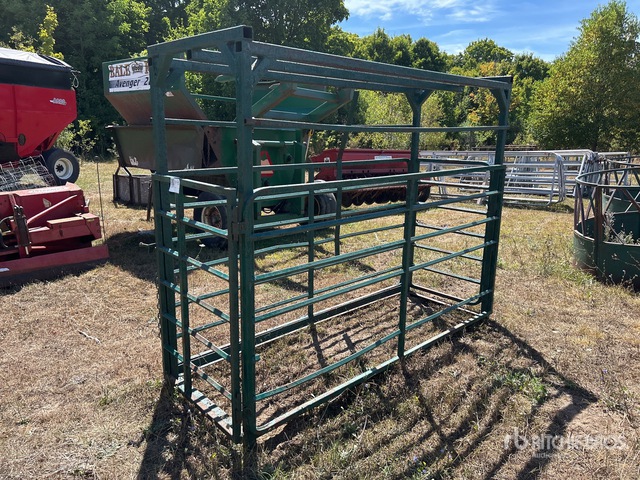 Holding Chute | Ritchie Bros. Auctioneers