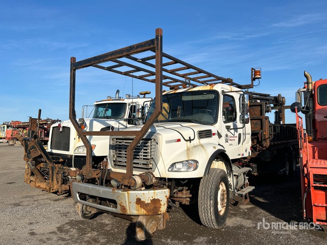 2006 Hiab 144B-3 CLX 4300 kg Articulated Boom on 2007 Freightliner ...