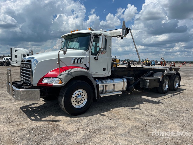 2015 Mack GU813 6x4 Granite 6x4 Roll-Off Truck | Ritchie Bros. Auctioneers