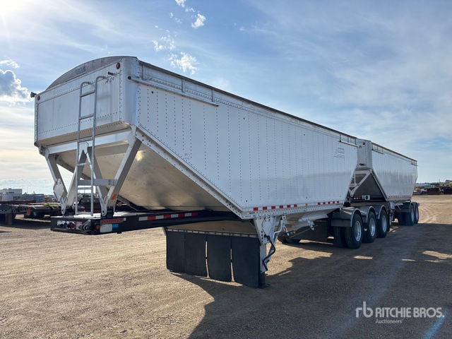 2016 Doepker 28 ft Super B-Train Lead Grain Trailer | Ritchie Bros ...