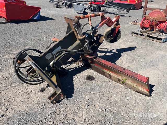 2011 Kanga 2460 mm 3-Point Grader Blade | Ritchie Bros. Auctioneers