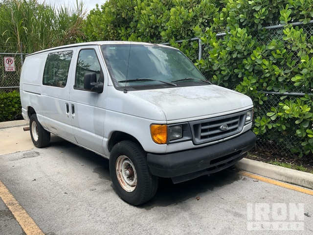 2005 Ford E-350 4x2 Cargo Van (Inoperable) in Medley, Florida, United ...