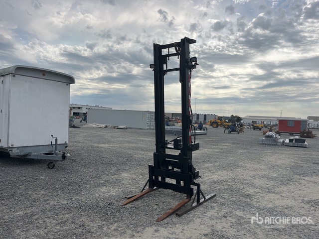 2 Stage Forklift Mast W/ 1000 mm Forks | Ritchie Bros. Auctioneers
