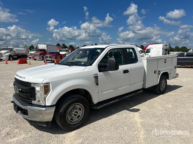 2019 Ford F-250 XL 4x2 Extended Cab Utility Truck | Ritchie Bros ...