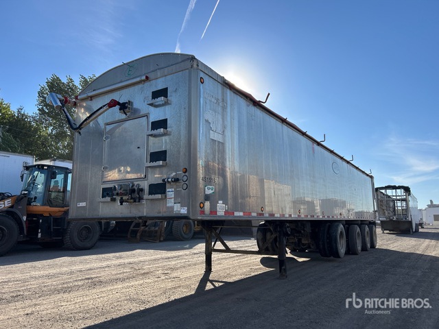 2015 Trout River SF-47 47 ft Quad/A Live Bottom Trailer | Ritchie Bros ...