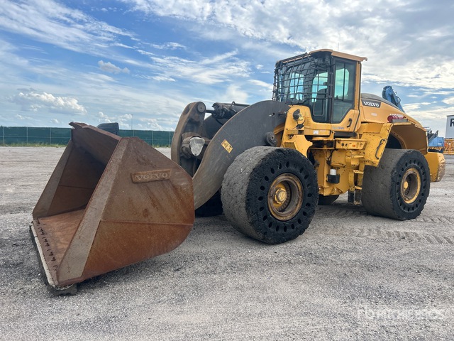 2015 Volvo L250H Wheel Loader | Ritchie Bros. Auctioneers