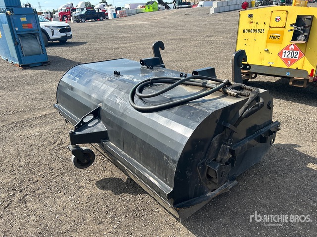 84 in Q/C Wheel Loader Sweeper | Ritchie Bros. Auctioneers
