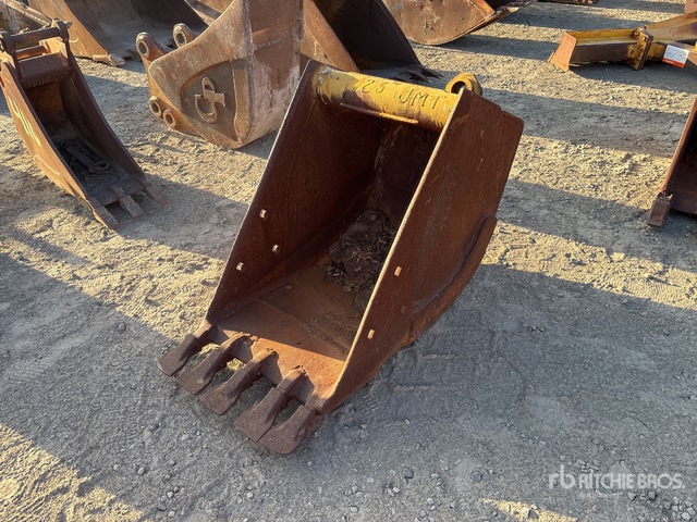24 in Q/C Digging Backhoe Rear Bucket | Ritchie Bros. Auctioneers