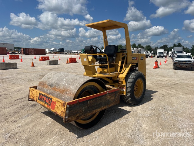 1999 Hypac C830B Smooth Drum Compactor | Ritchie Bros. Auctioneers