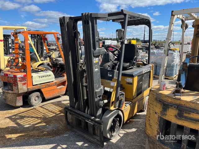 2010 Cat EX5000 4600 lb Electric Forklift | Ritchie Bros. Auctioneers