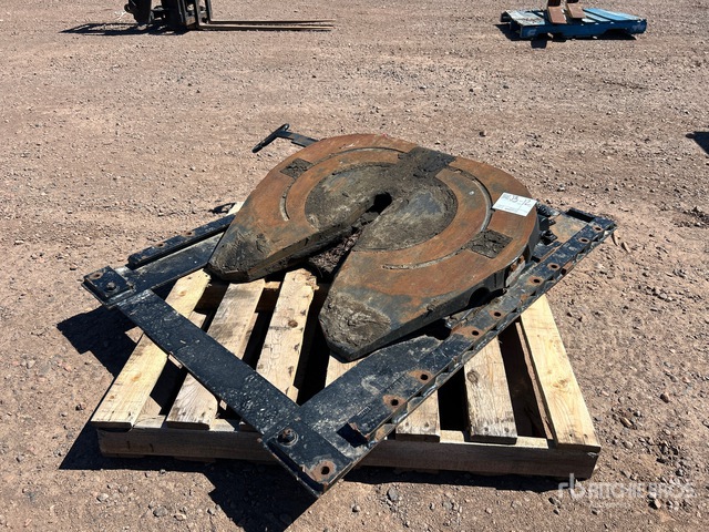 Jost JSK37FSL Fifth Wheel Plate | Ritchie Bros. Auctioneers