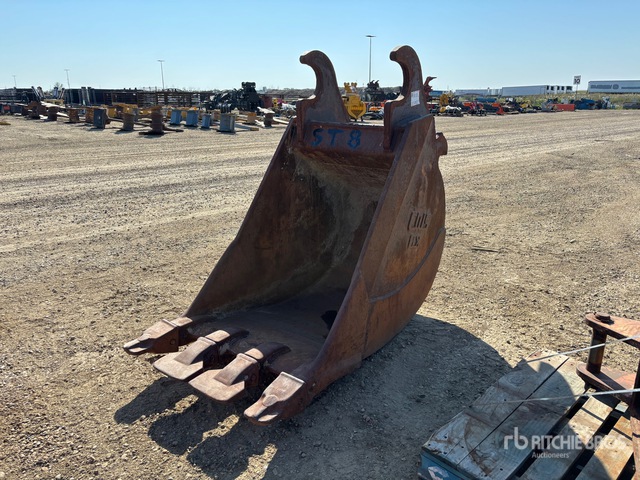 CWS 34 in Q/C Digging Excavator Bucket | Ritchie Bros. Auctioneers
