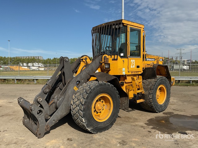 2001 Volvo L70D Wheel Loader | Ritchie Bros. Auctioneers
