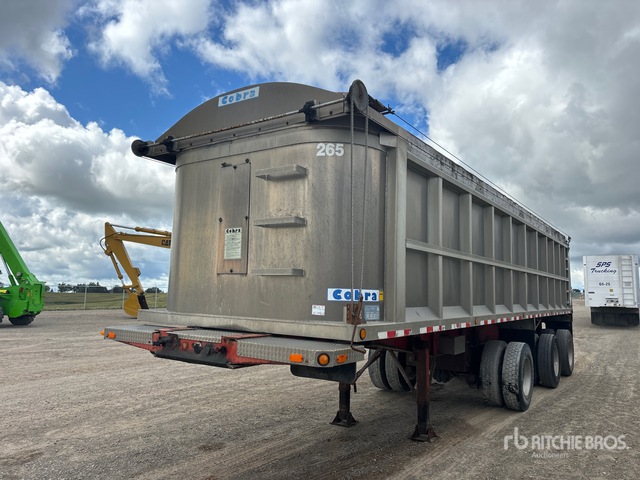2006 Cobra 35 ft Tri/A End Dump Trailer | Ritchie Bros. Auctioneers