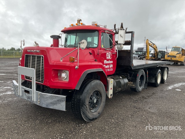 2002 Mack 600 8x4 Roll-Off Truck | Ritchie Bros. Auctioneers