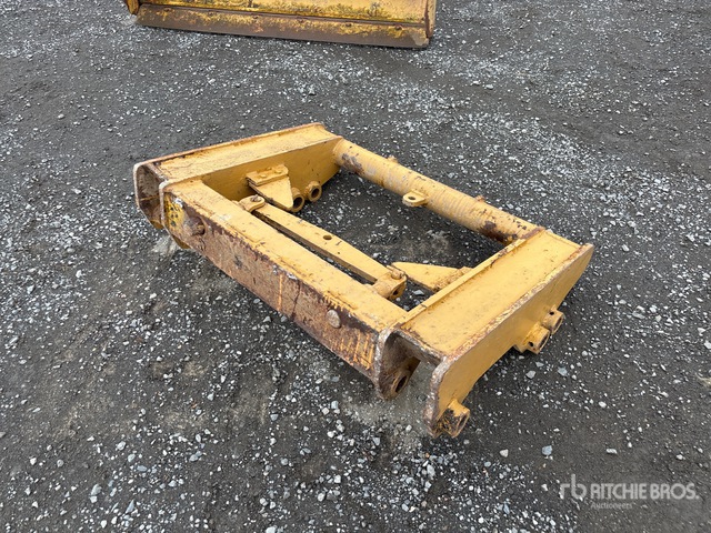 Wheel Loader Quick Coupler - Fits Cat 950 | Ritchie Bros. Auctioneers