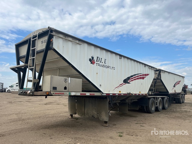 2012 Doepker Super B-Train Grain Trailer | Ritchie Bros. Auctioneers