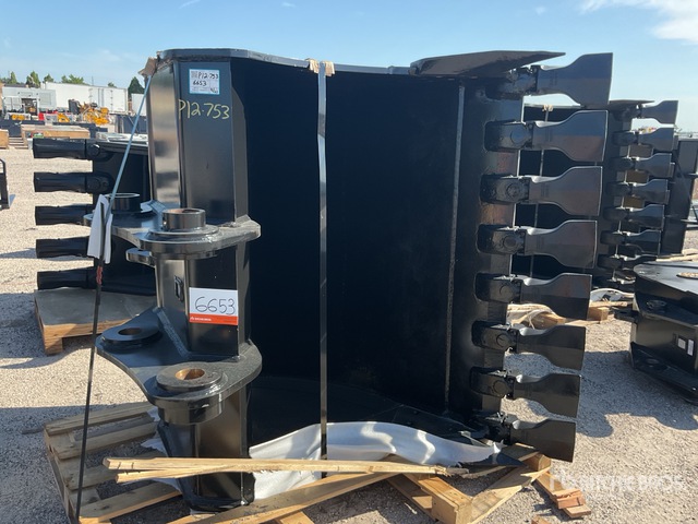 Geith H38-1700 70 in Digging Bucket (Unused) | Ritchie Bros. Auctioneers