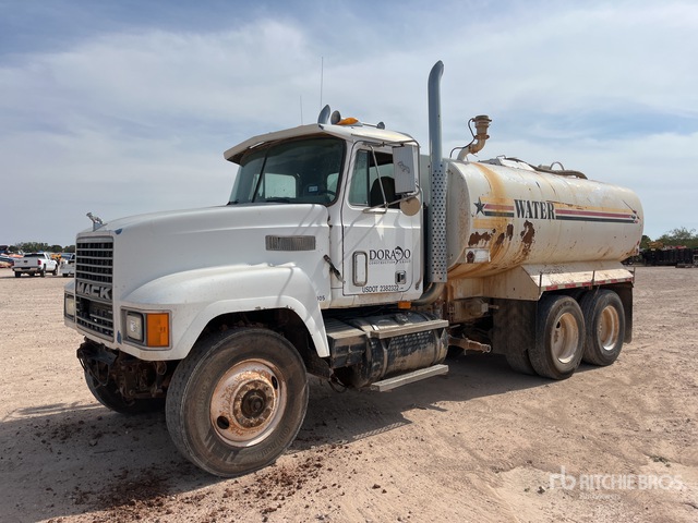1992 Mack CH613 3731 gal 6x4 Water Truck | Ritchie Bros. Auctioneers