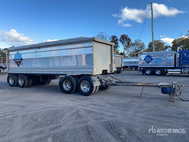 2019 Tefco 8 m Quad Dog Tipping Trailer | Ritchie Bros. Auctioneers