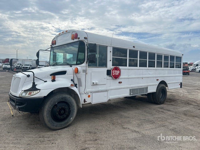 2009 International CE300 4x2 12-Seat Bus | Ritchie Bros. Auctioneers