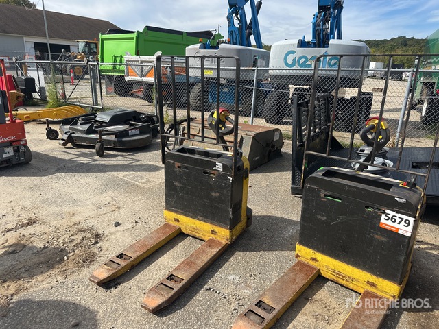 2009 Hyster W40Z 4000 lb Electric Pallet Jack | Ritchie Bros. Auctioneers