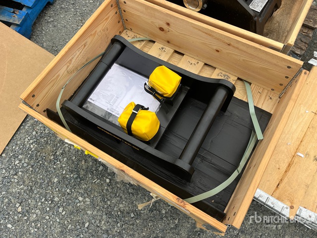 Engcon EC Oil Quick Hitch (Unused) | Ritchie Bros. Auctioneers