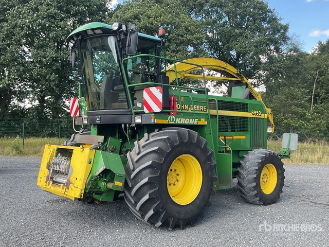 2001 John Deere 6950 4WD Forage Harvester | Ritchie Bros. Auctioneers