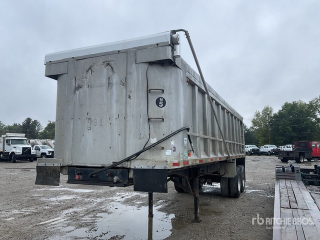 1978 Benson 30 ft T/A End Dump Trailer | Ritchie Bros. Auctioneers