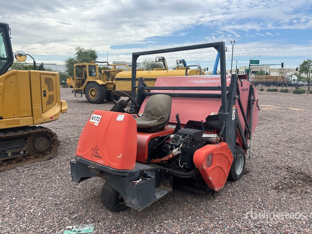 Smithco Sweep Star 60 Ride-On Barredora | Ritchie Bros. Auctioneers