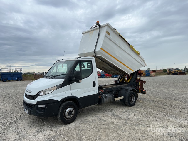 Iveco Daily 65-170 4x2 Rear Loader Autocarro per rifiuti | Ritchie Bros ...