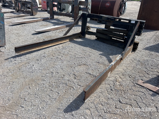 Hydraulic Hay Squeeze Attachment | Ritchie Bros. Auctioneers