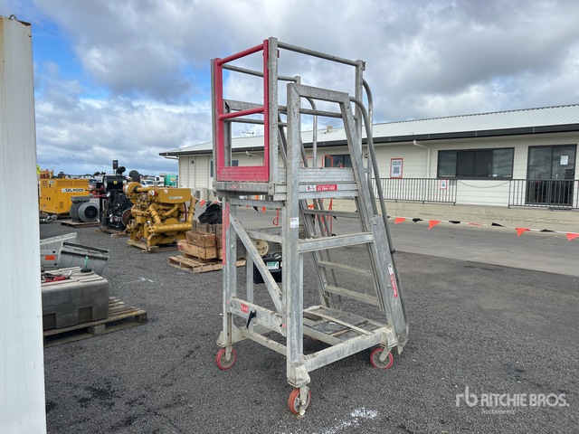 SafeSmart Platform Ladder | Ritchie Bros. Auctioneers