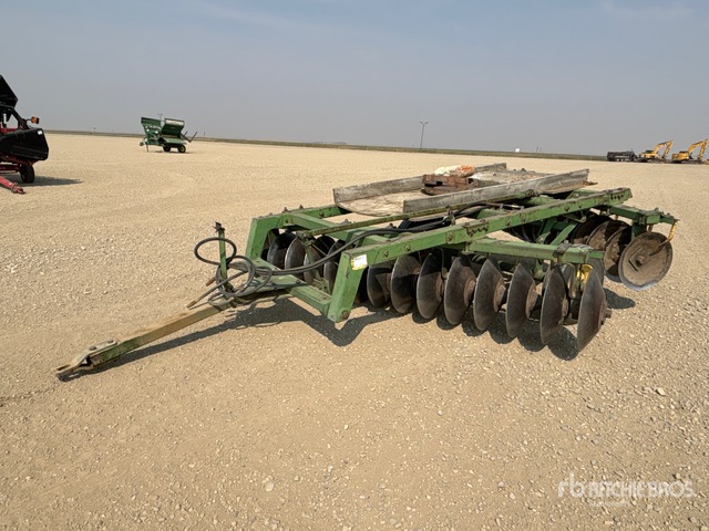 John Deere 10KH-02 10 ft Offset Disc | Ritchie Bros. Auctioneers