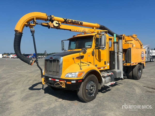 Vac-con on 2011 Peterbilt 337 4x2 Camion excavateur par aspiration ...