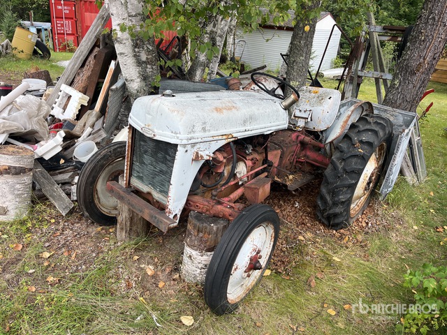 Ford 2WD Tractor (Inoperable) | Ritchie Bros. Auctioneers