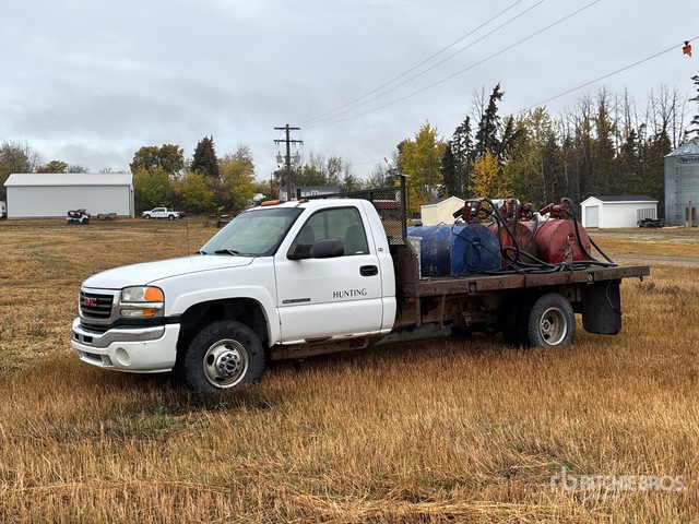 2005 GMC 3500 SLE 4x2 Dually Flatbed Truck | Ritchie Bros. Auctioneers