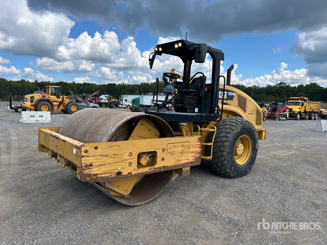 2015 Cat CS54B Smooth Drum Compactor | Ritchie Bros. Auctioneers