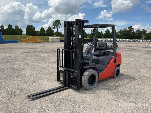 Toyota 8FGU25 4500 lb Pneumatic Tire Chariot Élévateur | Ritchie Bros ...