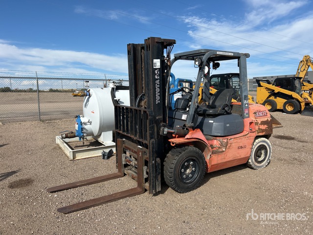 2009 Toyota 7FDU35 7050 lb Pneumatic Tire Forklift | Ritchie Bros ...