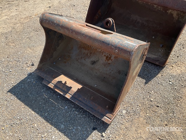 Wain-Roy 36 in Cleanup Excavator Bucket | Ritchie Bros. Auctioneers