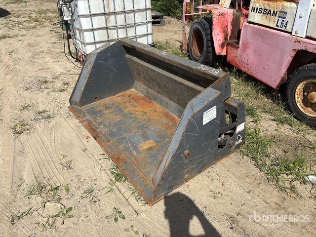 Wolverine 72 in High-Tip Skid Steer Bucket | Ritchie Bros. Auctioneers