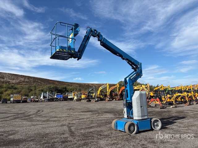 2013 Genie GZ30/20NR 2WD Electric Articulating Boom Lift | Ritchie Bros ...