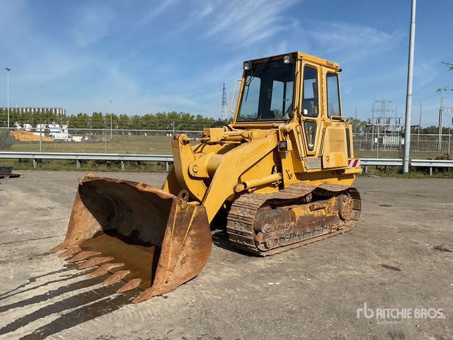 Cat 943 Crawler Loader | Ritchie Bros. Auctioneers