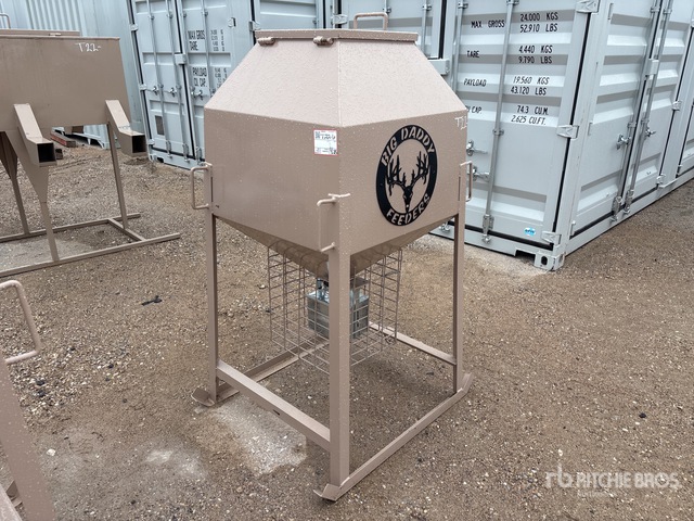 Big Daddy Feeders 700 LB Solar Corn Deer Feeder (Unused) | Ritchie Bros ...