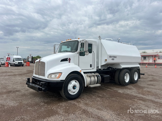 2017 Kenworth T370 4000 gal 6x4 Wassertank-Lkw | Ritchie Bros. Auctioneers