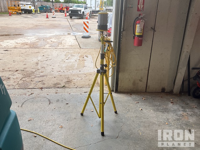 Lind Beacon 360 Blaze Light Tower in Houston, Texas, United States ...