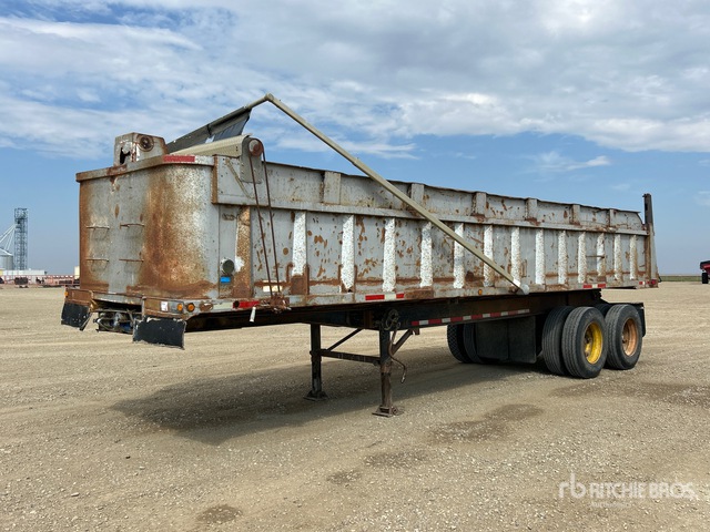 1980 Arnes 31 ft T/A End Dump Trailer | Ritchie Bros. Auctioneers